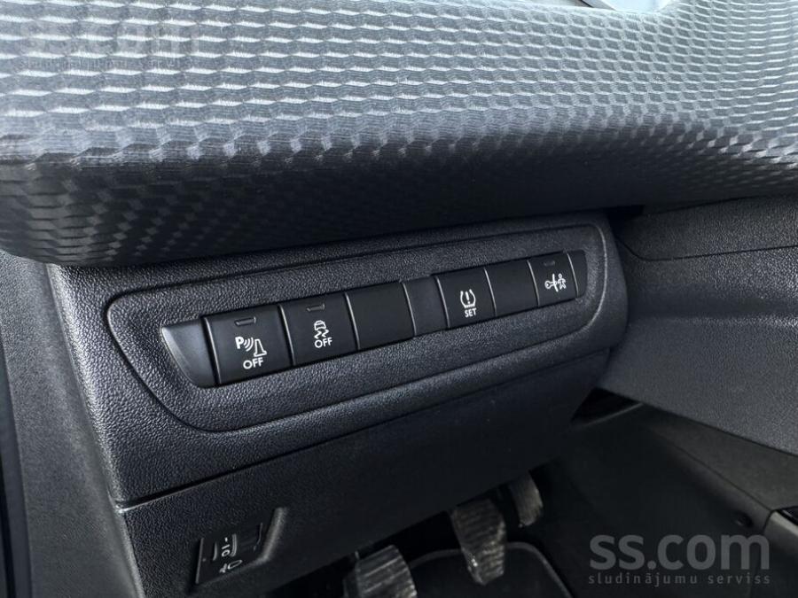 Balts Peugeot 2008 2015 Rīga, ar dzinēja tilpumu 1.20 L un nobraukumu 141 tūkst. km par 5000 €, foto 22 vietnē AUTOMOTO.COM.LV