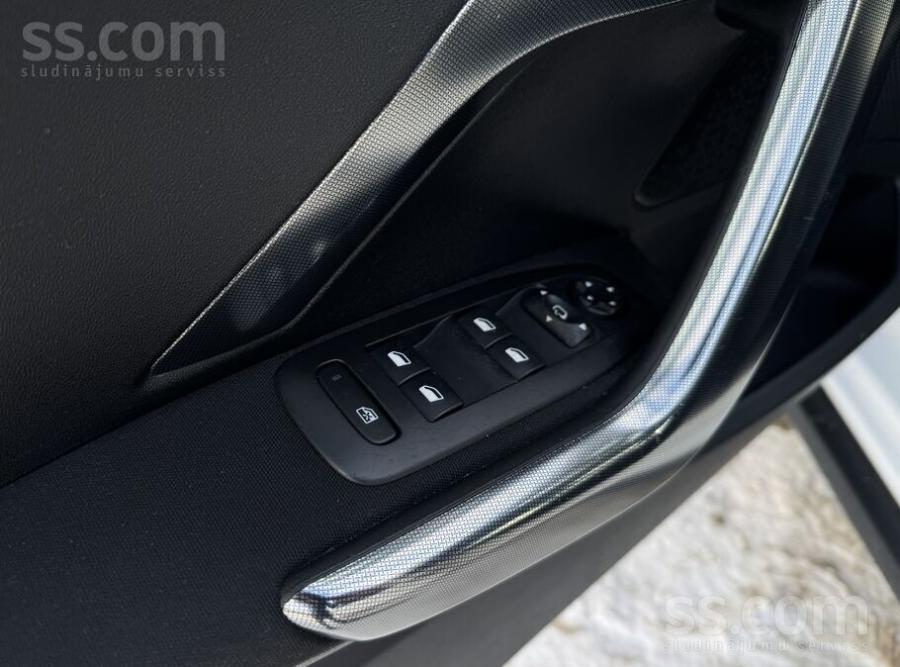 Balts Peugeot 2008 2015 Rīga, ar dzinēja tilpumu 1.20 L un nobraukumu 141 tūkst. km par 5000 €, foto 23 vietnē AUTOMOTO.COM.LV