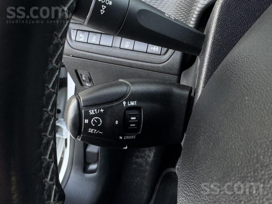Balts Peugeot 2008 2015 Rīga, ar dzinēja tilpumu 1.20 L un nobraukumu 141 tūkst. km par 5000 €, foto 24 vietnē AUTOMOTO.COM.LV