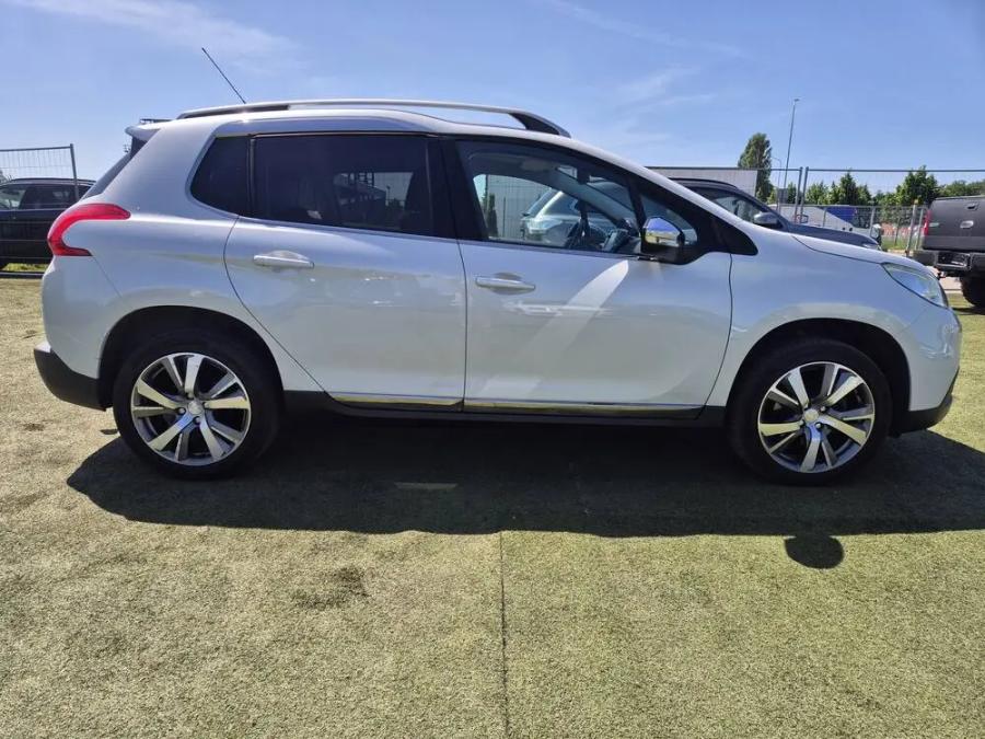 Balts Peugeot 2008 2015 Liepāja, ar dzinēja tilpumu 1.20 L un nobraukumu 104 tūkst. km par 5900 €, foto 5 vietnē AUTOMOTO.COM.LV