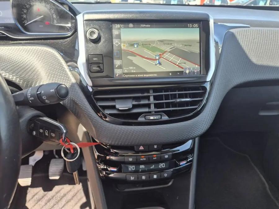 Balts Peugeot 2008 2015 Liepāja, ar dzinēja tilpumu 1.20 L un nobraukumu 104 tūkst. km par 5900 €, foto 17 vietnē AUTOMOTO.COM.LV