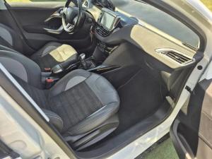Balts Peugeot 2008 2015 Liepāja, ar dzinēja tilpumu 1.20 L un nobraukumu 104 tūkst. km par 5900 €, foto 23 vietnē AUTOMOTO.COM.LV