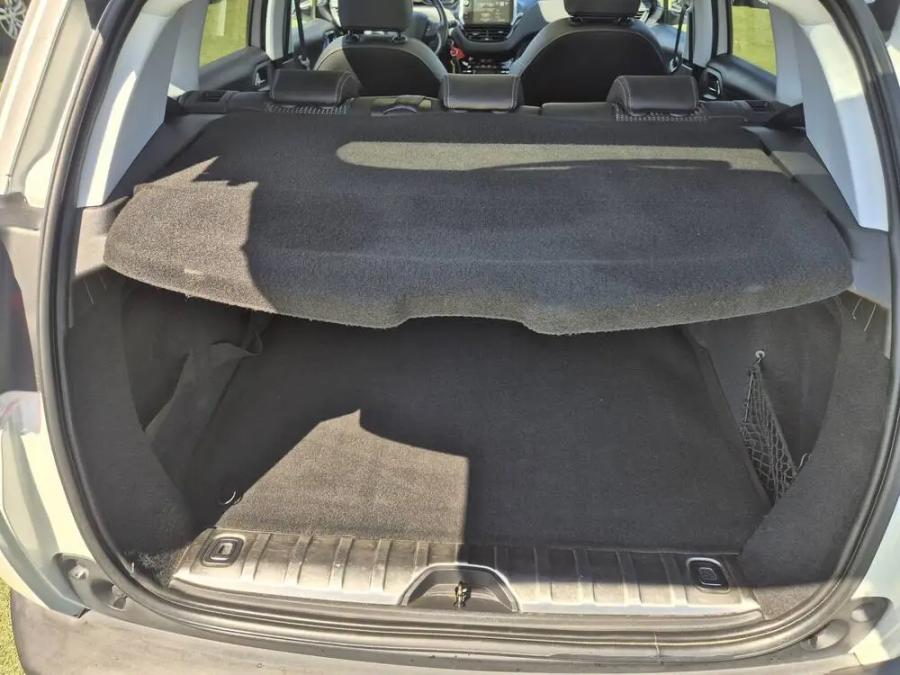 Balts Peugeot 2008 2015 Liepāja, ar dzinēja tilpumu 1.20 L un nobraukumu 104 tūkst. km par 5900 €, foto 24 vietnē AUTOMOTO.COM.LV
