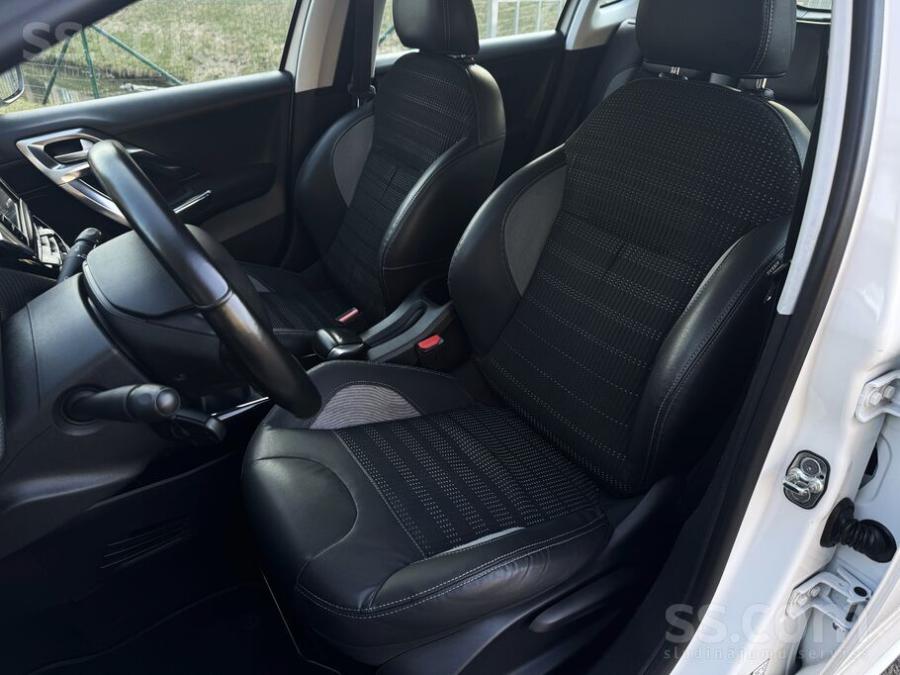 Balts Peugeot 2008 2015 Rīga, ar dzinēja tilpumu 1.20 L un nobraukumu 140 tūkst. km par 5450 €, foto 21 vietnē AUTOMOTO.COM.LV