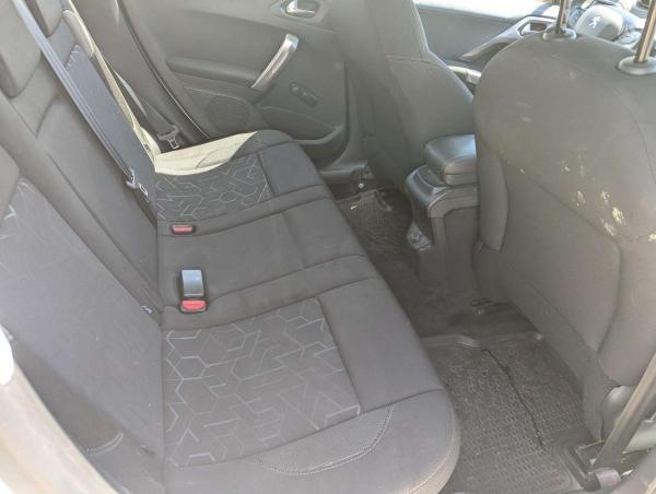 White Peugeot 2008 2015 in Vilnius, with an engine capacity of 1.20 L and mileage of 123 thousand km for 4500 €, photo 5 on AUTOMOTO.COM.LV