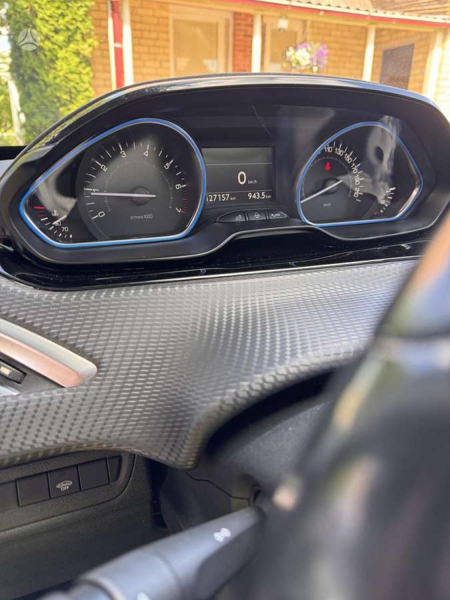 White Peugeot 2008 2015 in Vilnius, with an engine capacity of 1.20 L and mileage of 127 thousand km for 4300 €, photo 7 on AUTOMOTO.COM.LV