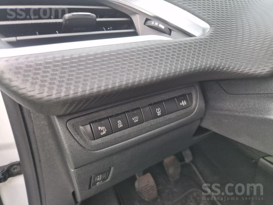 Balts Peugeot 2008 2015 Liepāja, ar dzinēja tilpumu 1.20 L un nobraukumu 150 tūkst. km par 5500 €, foto 13 vietnē AUTOMOTO.COM.LV