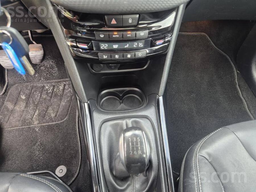 Balts Peugeot 2008 2015 Liepāja, ar dzinēja tilpumu 1.20 L un nobraukumu 150 tūkst. km par 5500 €, foto 16 vietnē AUTOMOTO.COM.LV