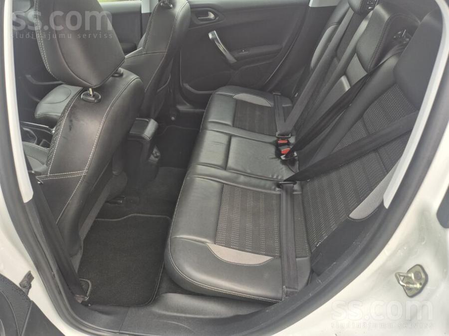 Balts Peugeot 2008 2015 Liepāja, ar dzinēja tilpumu 1.20 L un nobraukumu 150 tūkst. km par 5500 €, foto 20 vietnē AUTOMOTO.COM.LV