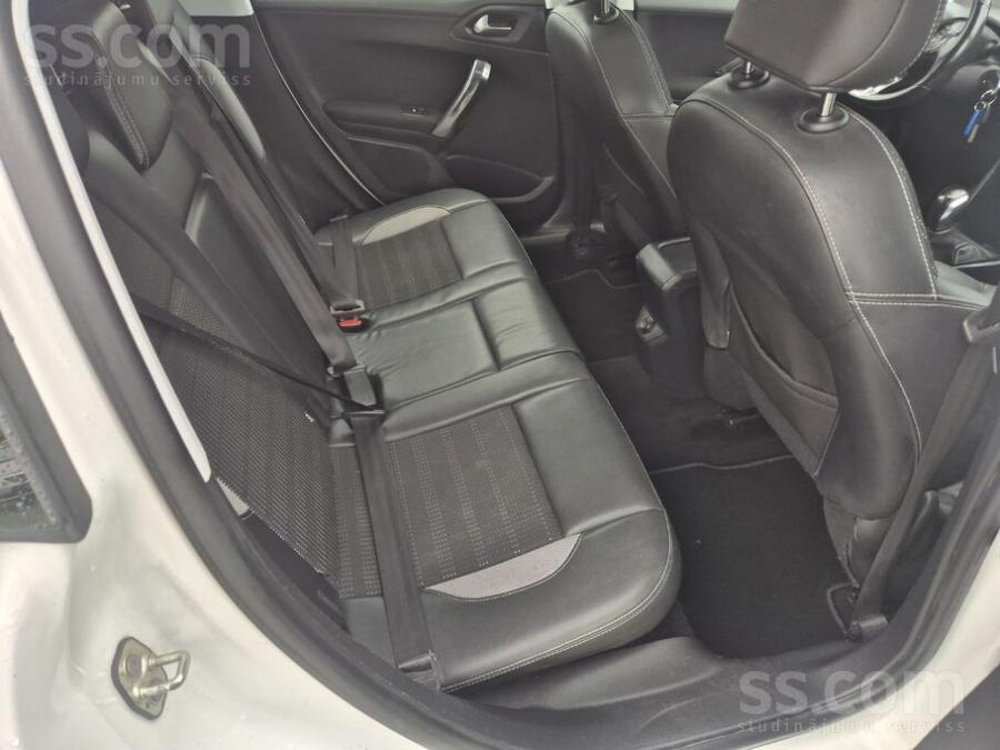 Balts Peugeot 2008 2015 Liepāja, ar dzinēja tilpumu 1.20 L un nobraukumu 150 tūkst. km par 5500 €, foto 21 vietnē AUTOMOTO.COM.LV