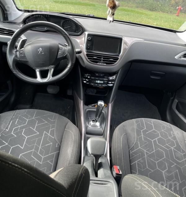 Peugeot 2008 2015 Rīga vietnē Balts Peugeot 2008 2015 Rīga, ar dzinēja tilpumu 1.60 L un nobraukumu 147 tūkst. km par 5500 €, foto 8 vietnē AUTOMOTO.COM.LV