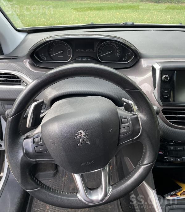 Peugeot 2008 2015 Rīga vietnē Balts Peugeot 2008 2015 Rīga, ar dzinēja tilpumu 1.60 L un nobraukumu 147 tūkst. km par 5500 €, foto 10 vietnē AUTOMOTO.COM.LV