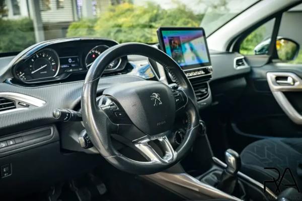Peugeot 2008 2015 Rīga vietnē Balts Peugeot 2008 2015 Rīga, ar dzinēja tilpumu 1.20 L un nobraukumu 133 tūkst. km par 3990 €, foto 6 vietnē AUTOMOTO.COM.LV