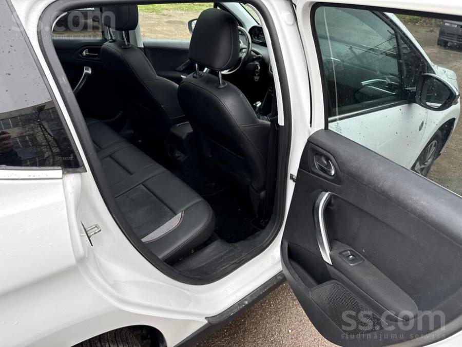 White Peugeot 2008 2016 in Jelgava, with an engine capacity of 1.20 L and mileage of 0 thousand km for 6700 €, photo 12 on AUTOMOTO.COM.LV
