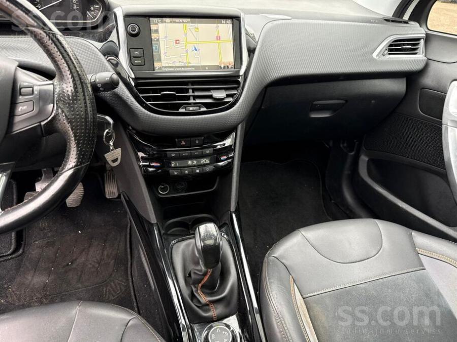 White Peugeot 2008 2016 in Jelgava, with an engine capacity of 1.20 L and mileage of 0 thousand km for 6700 €, photo 15 on AUTOMOTO.COM.LV