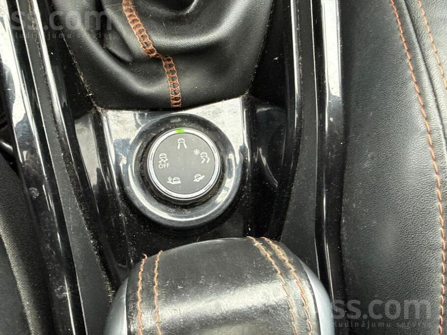 White Peugeot 2008 2016 in Jelgava, with an engine capacity of 1.20 L and mileage of 0 thousand km for 6700 €, photo 16 on AUTOMOTO.COM.LV