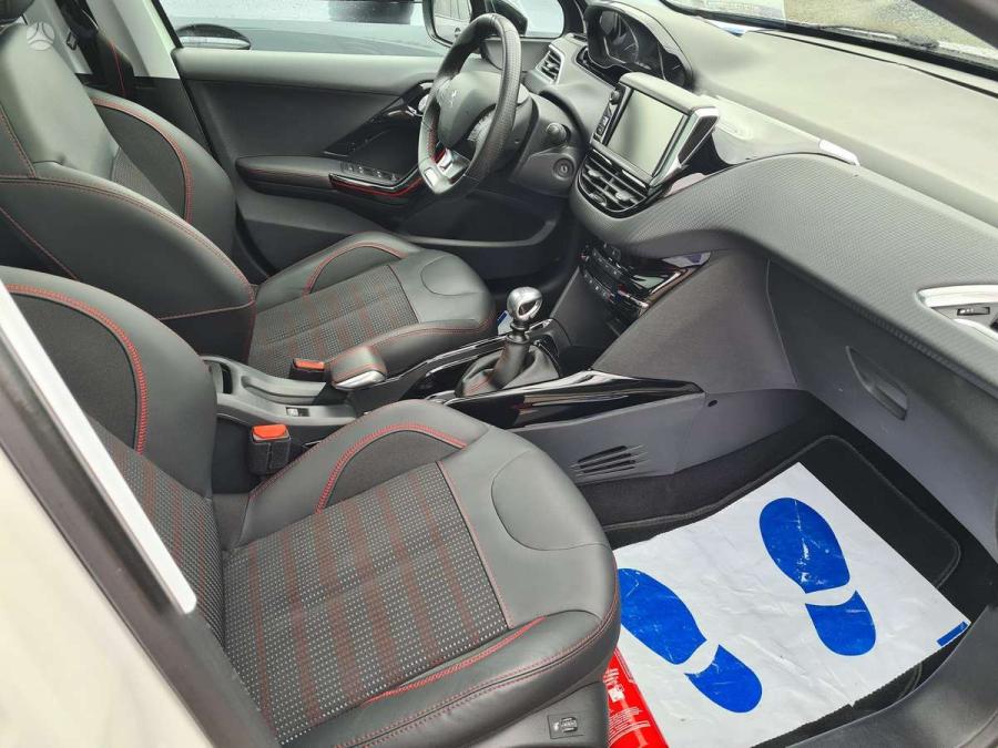 White Peugeot 2008 2016 in Kaunas, with an engine capacity of 1.56 L and mileage of 244 thousand km for 6950 €, photo 13 on AUTOMOTO.COM.LV