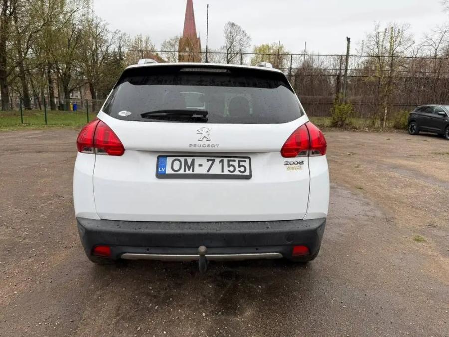 White Peugeot 2008 2016 in Jelgava, with an engine capacity of 1.20 L and mileage of 115 thousand km for 6700 €, photo 8 on AUTOMOTO.COM.LV
