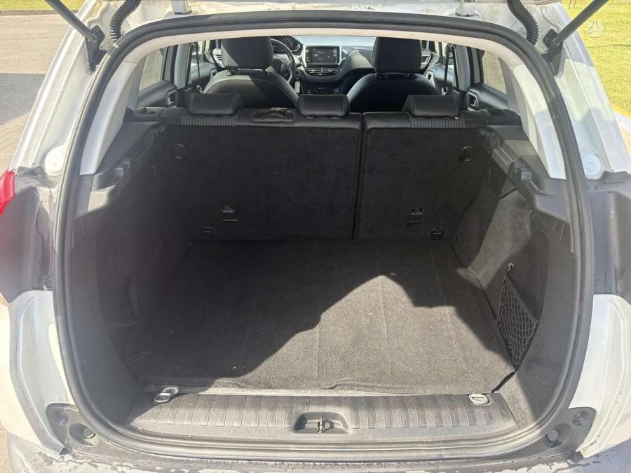 Balts Peugeot 2008 2016 Tauragė, ar dzinēja tilpumu 1.20 L un nobraukumu 86 tūkst. km par 4400 €, foto 16 vietnē AUTOMOTO.COM.LV