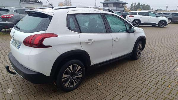 White Peugeot 2008 2017 in Taurage, with an engine capacity of 1.20 L and mileage of 150 thousand km for 5200 €, photo 4 on AUTOMOTO.COM.LV