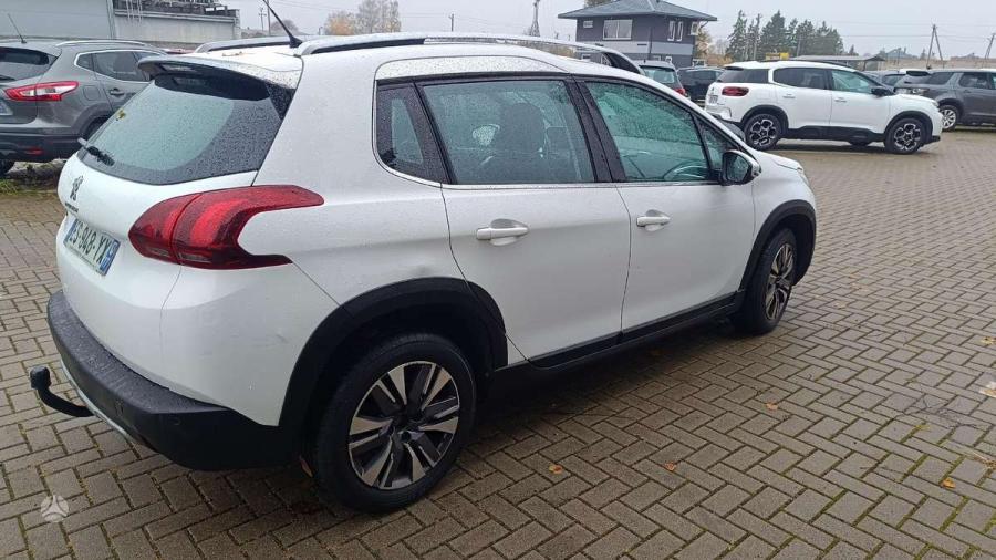 White Peugeot 2008 2017 in Taurage, with an engine capacity of 1.20 L and mileage of 150 thousand km for 5200 €, photo 4 on AUTOMOTO.COM.LV