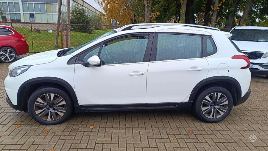 White Peugeot 2008 2017 in Taurage, with an engine capacity of 1.20 L and mileage of 150 thousand km for 5200 €, photo 5 on AUTOMOTO.COM.LV