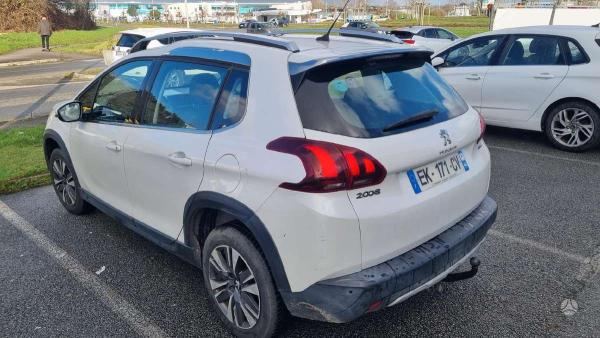 Balts Peugeot 2008 2017 Tauragė, ar dzinēja tilpumu 1.20 L un nobraukumu 150 tūkst. km par 5900 €, foto 4 vietnē AUTOMOTO.COM.LV