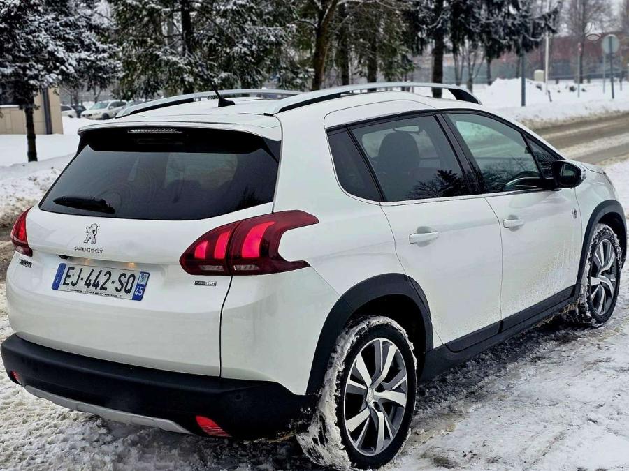 White Peugeot 2008 2017 in Taurage, with an engine capacity of 1.20 L and mileage of 106 thousand km for 6200 €, photo 5 on AUTOMOTO.COM.LV