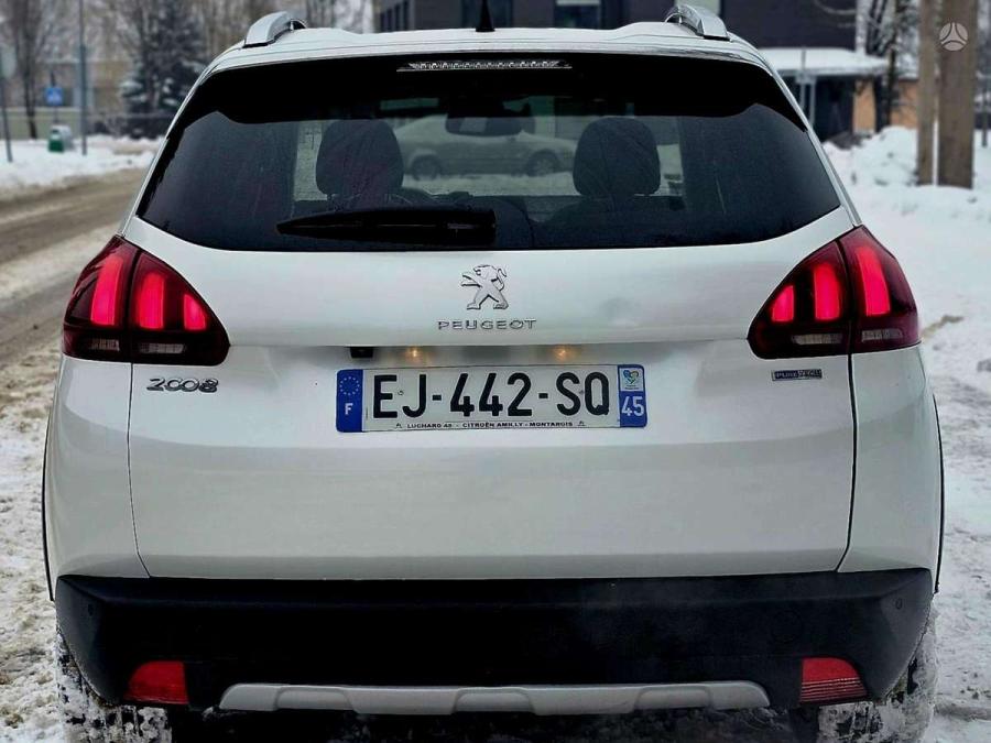 White Peugeot 2008 2017 in Taurage, with an engine capacity of 1.20 L and mileage of 106 thousand km for 6200 €, photo 6 on AUTOMOTO.COM.LV