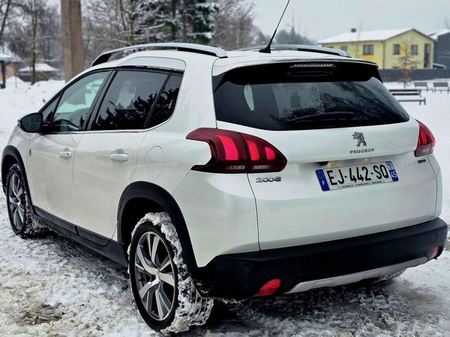 White Peugeot 2008 2017 in Taurage, with an engine capacity of 1.20 L and mileage of 106 thousand km for 6200 €, photo 7 on AUTOMOTO.COM.LV