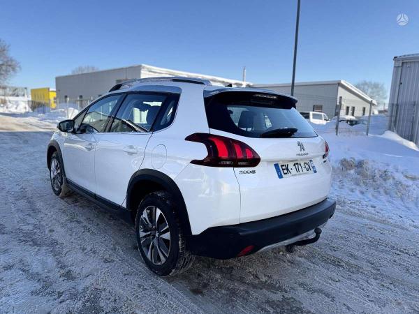 White Peugeot 2008 2017 in Taurage, with an engine capacity of 1.20 L and mileage of 177 thousand km for 5500 €, photo 5 on AUTOMOTO.COM.LV