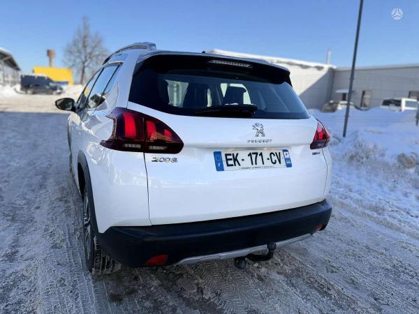 White Peugeot 2008 2017 in Taurage, with an engine capacity of 1.20 L and mileage of 177 thousand km for 5500 €, photo 6 on AUTOMOTO.COM.LV