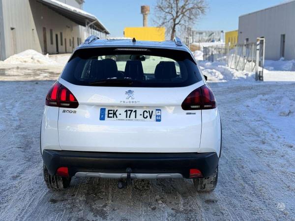 White Peugeot 2008 2017 in Taurage, with an engine capacity of 1.20 L and mileage of 177 thousand km for 5500 €, photo 7 on AUTOMOTO.COM.LV