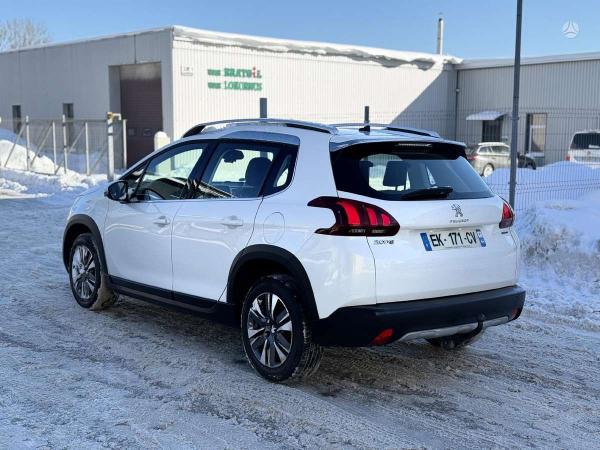 White Peugeot 2008 2017 in Taurage, with an engine capacity of 1.20 L and mileage of 177 thousand km for 5500 €, photo 8 on AUTOMOTO.COM.LV