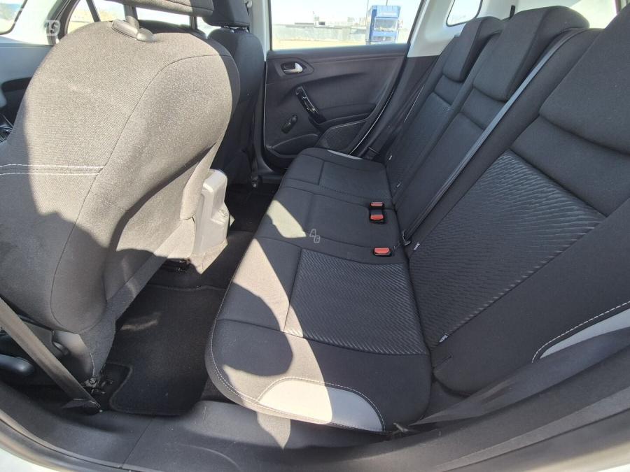 Balts Peugeot 2008 2017 Šauļi, ar dzinēja tilpumu 1.60 L un nobraukumu 197 tūkst. km par 5550 €, foto 20 vietnē AUTOMOTO.COM.LV