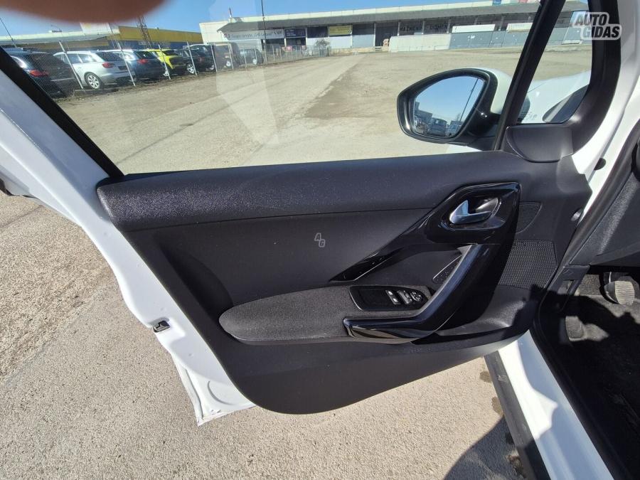 Balts Peugeot 2008 2017 Šauļi, ar dzinēja tilpumu 1.60 L un nobraukumu 197 tūkst. km par 5550 €, foto 21 vietnē AUTOMOTO.COM.LV
