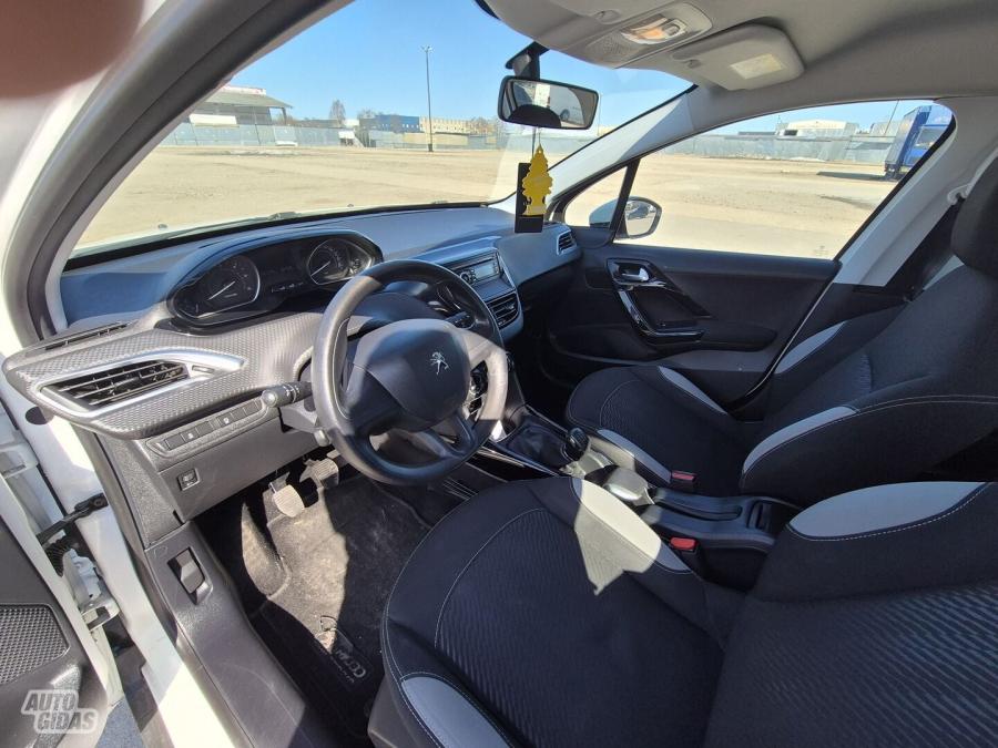 Balts Peugeot 2008 2017 Šauļi, ar dzinēja tilpumu 1.60 L un nobraukumu 197 tūkst. km par 5550 €, foto 23 vietnē AUTOMOTO.COM.LV