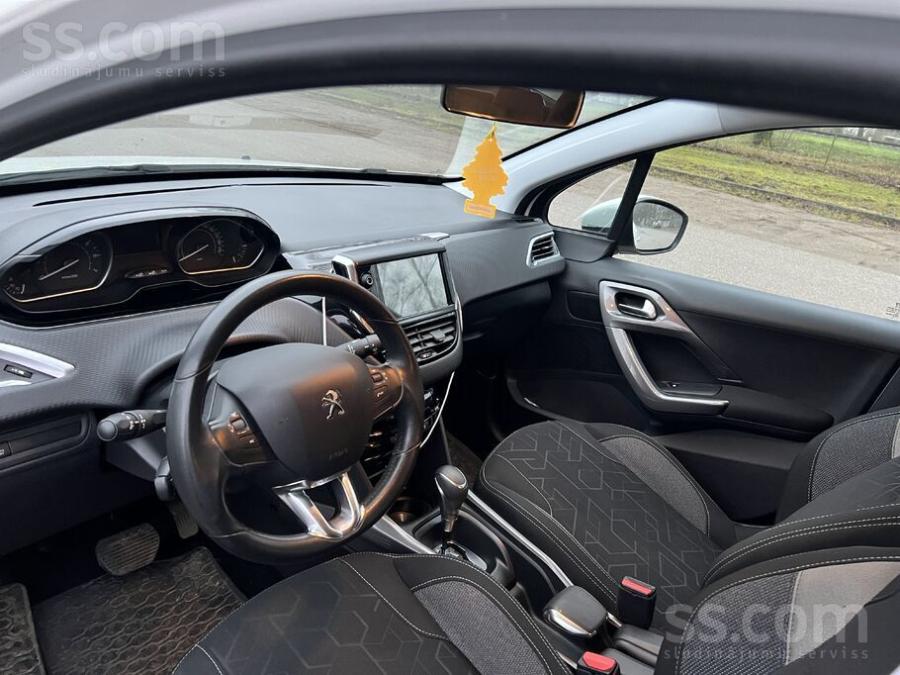 White Peugeot 2008 2017 in Riga, with an engine capacity of 1.20 L and mileage of 105 thousand km for 9600 €, photo 8 on AUTOMOTO.COM.LV