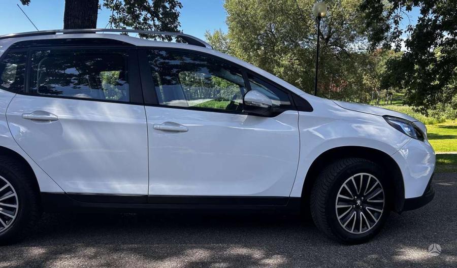White Peugeot 2008 2017 in Utena, with an engine capacity of 1.20 L and mileage of 152 thousand km for 5950 €, photo 11 on AUTOMOTO.COM.LV