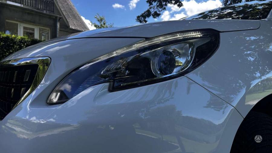 White Peugeot 2008 2017 in Utena, with an engine capacity of 1.20 L and mileage of 152 thousand km for 5950 €, photo 17 on AUTOMOTO.COM.LV