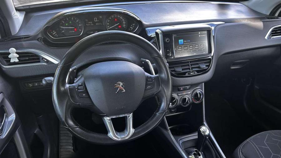 White Peugeot 2008 2017 in Utena, with an engine capacity of 1.20 L and mileage of 152 thousand km for 5950 €, photo 21 on AUTOMOTO.COM.LV