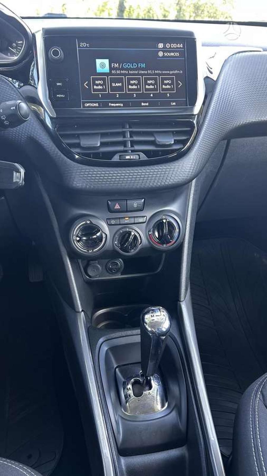White Peugeot 2008 2017 in Utena, with an engine capacity of 1.20 L and mileage of 152 thousand km for 5950 €, photo 22 on AUTOMOTO.COM.LV