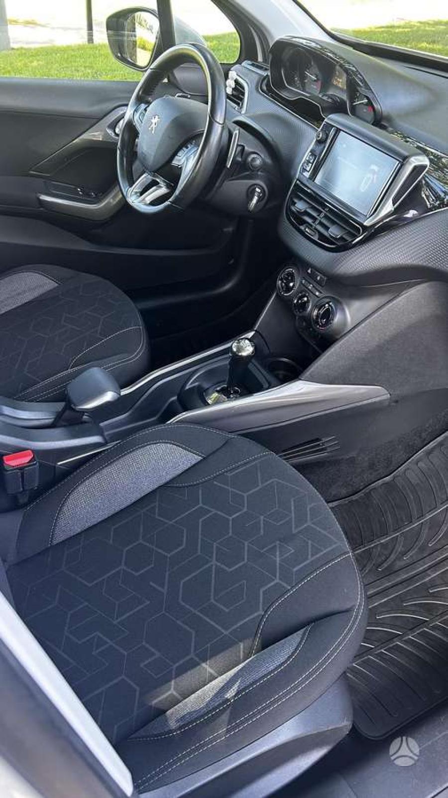 White Peugeot 2008 2017 in Utena, with an engine capacity of 1.20 L and mileage of 152 thousand km for 5950 €, photo 29 on AUTOMOTO.COM.LV