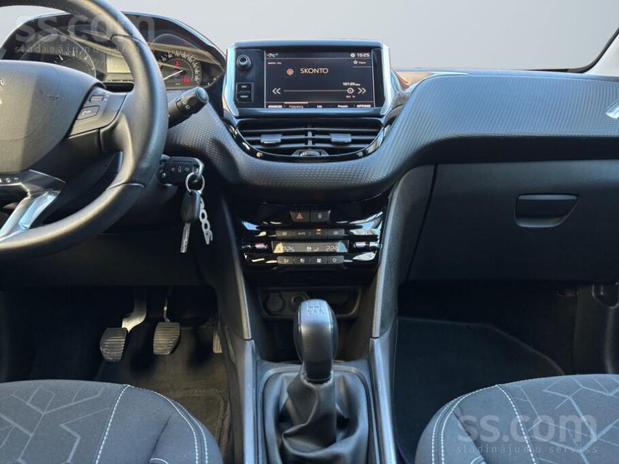 Balts Peugeot 2008 2018 Rīga, ar dzinēja tilpumu 1.60 L un nobraukumu 124 tūkst. km par 5950 €, foto 12 vietnē AUTOMOTO.COM.LV