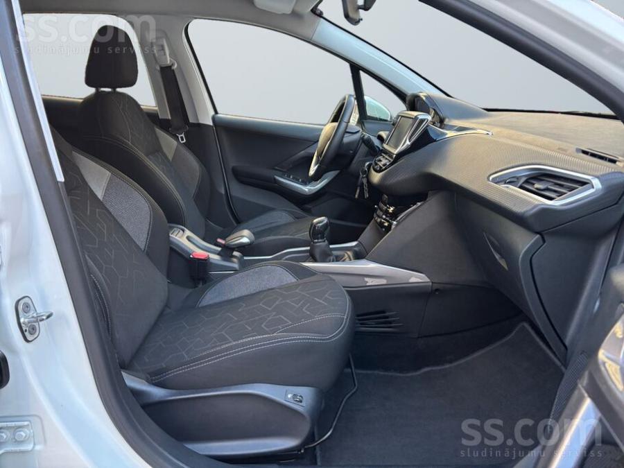 Balts Peugeot 2008 2018 Rīga, ar dzinēja tilpumu 1.60 L un nobraukumu 124 tūkst. km par 5950 €, foto 16 vietnē AUTOMOTO.COM.LV