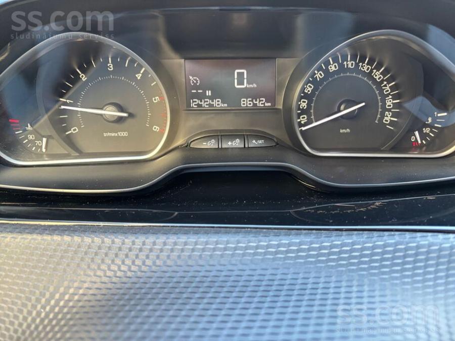 Balts Peugeot 2008 2018 Rīga, ar dzinēja tilpumu 1.60 L un nobraukumu 124 tūkst. km par 5950 €, foto 22 vietnē AUTOMOTO.COM.LV