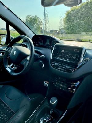 White Peugeot 2008 2018 in Klaipeda, with an engine capacity of 1.20 L and mileage of 53 thousand km for 7900 €, photo 12 on AUTOMOTO.COM.LV