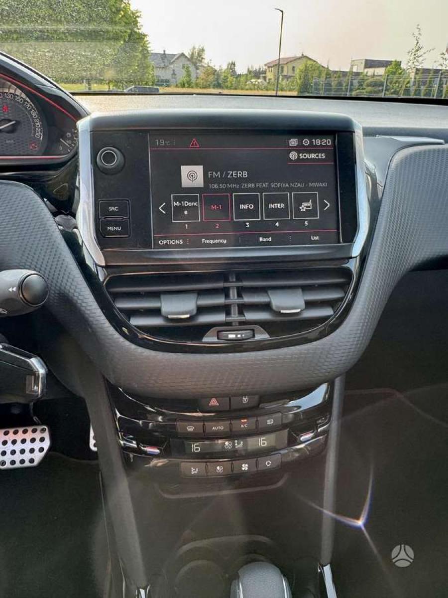 White Peugeot 2008 2018 in Klaipeda, with an engine capacity of 1.20 L and mileage of 53 thousand km for 7900 €, photo 16 on AUTOMOTO.COM.LV