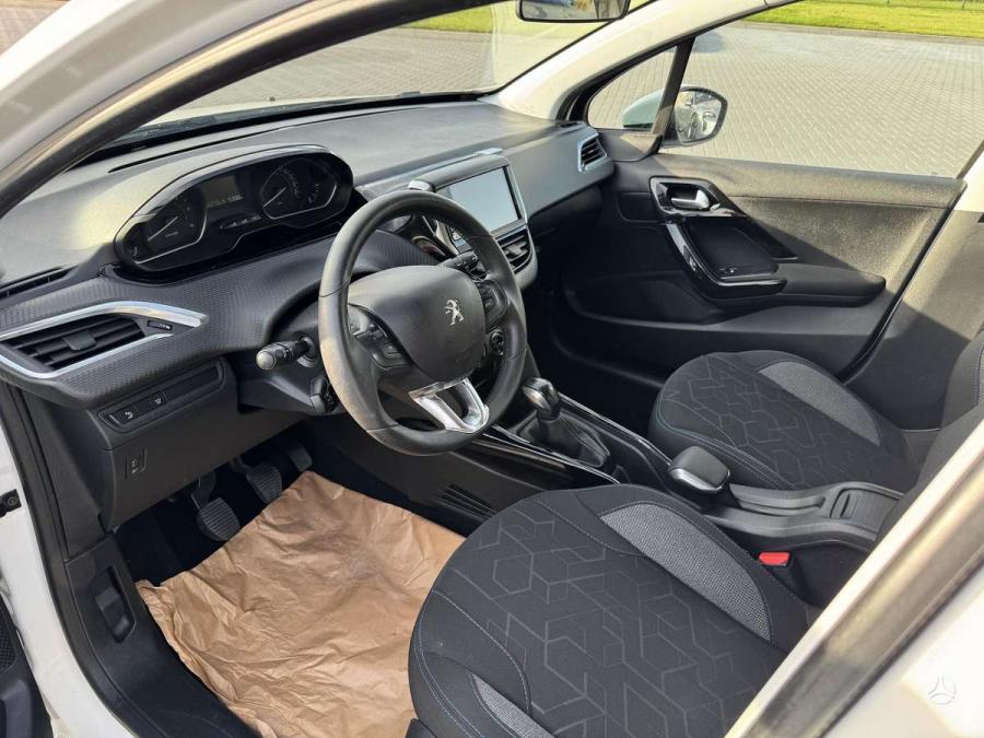 Balts Peugeot 2008 2019 Telšiai, ar dzinēja tilpumu 1.50 L un nobraukumu 235 tūkst. km par 6413 €, foto 14 vietnē AUTOMOTO.COM.LV