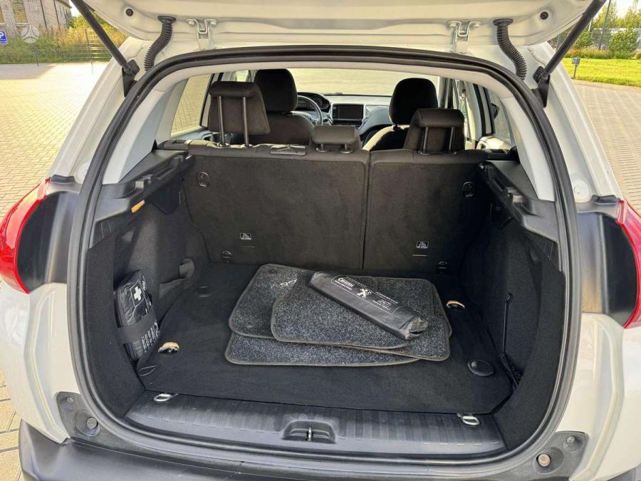 Balts Peugeot 2008 2019 Telšiai, ar dzinēja tilpumu 1.50 L un nobraukumu 235 tūkst. km par 6413 €, foto 17 vietnē AUTOMOTO.COM.LV